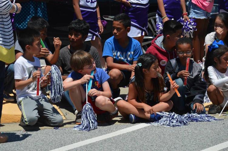 Chesney Elementary celebrates use of summer bookmobile from Rick Case ...