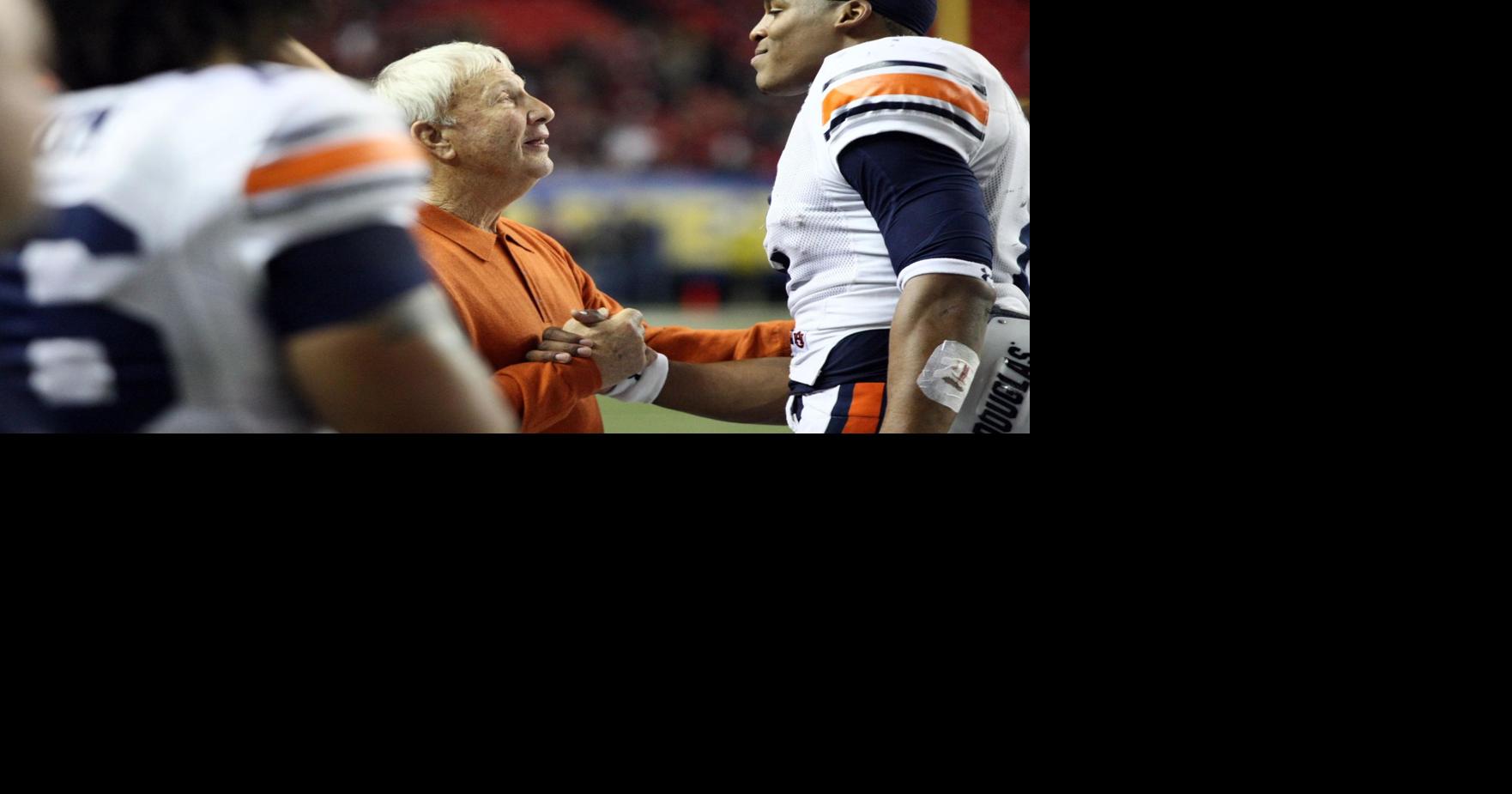 Former Auburn football coach Pat Dye, Auburn coaching legend, dies at ...