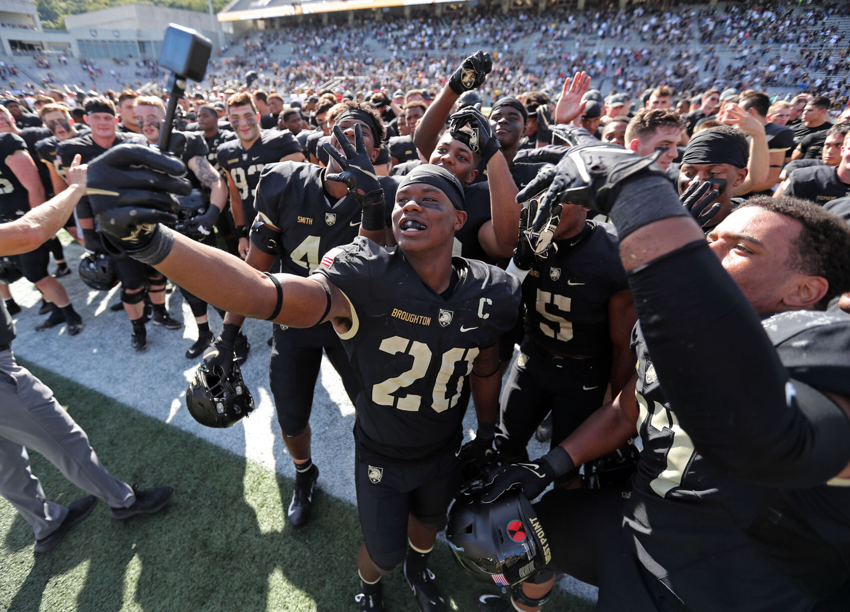 Mountain View grad Marquel Broughton is rare Army football player to be ...