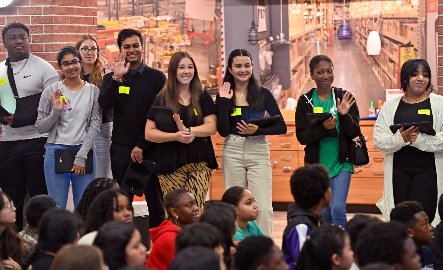 PHOTOS: Georgia Gwinnett College business students volunteer at Junior ...