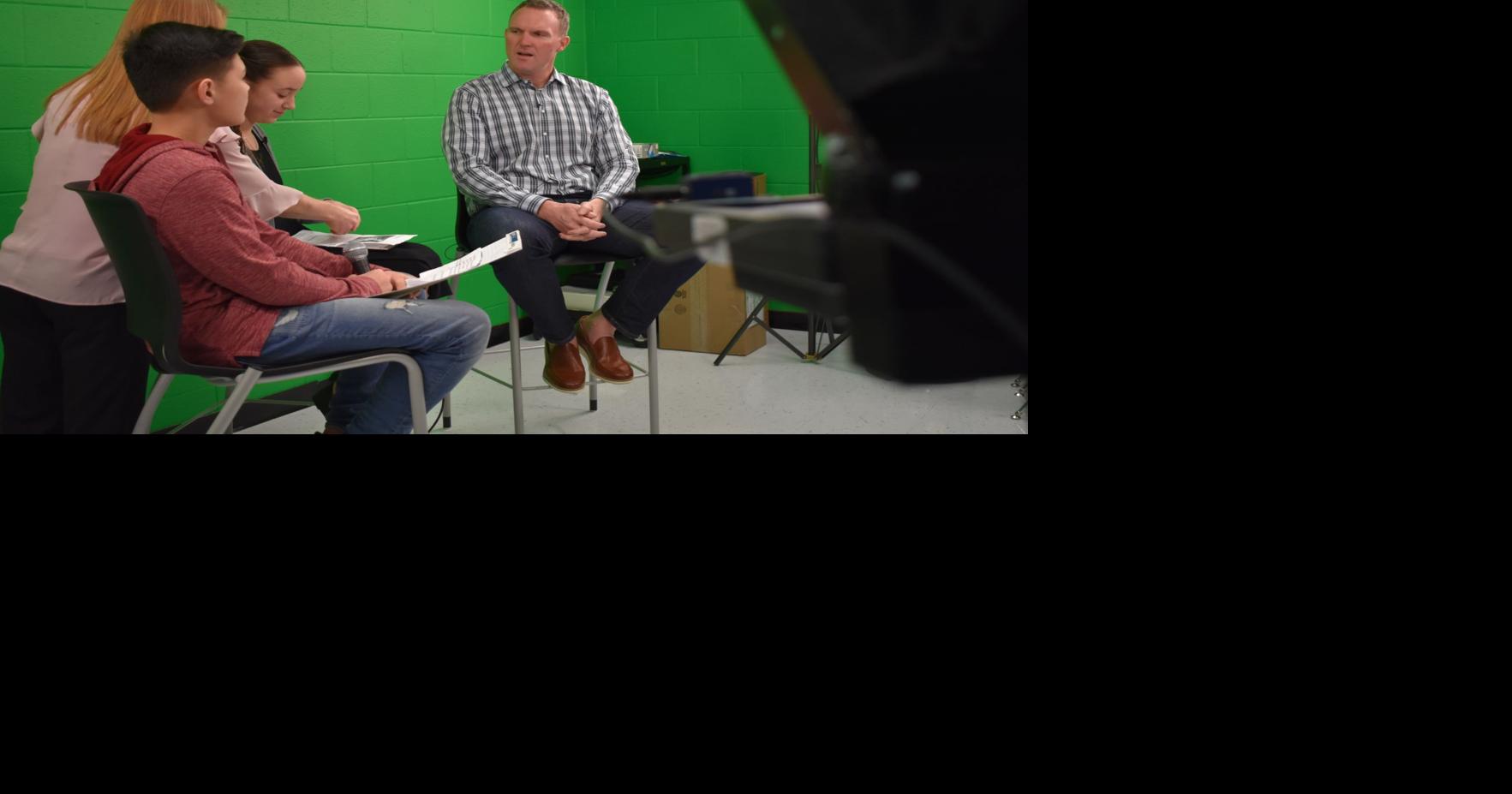 College Football Hall of Famer Matt Stinchcomb visits Jones Middle for ...