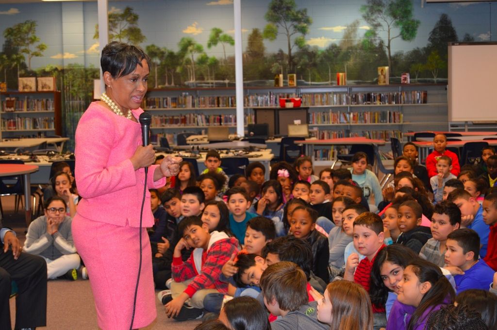 TV judge visits Corley Elementary for Black History Month | Slideshows ...