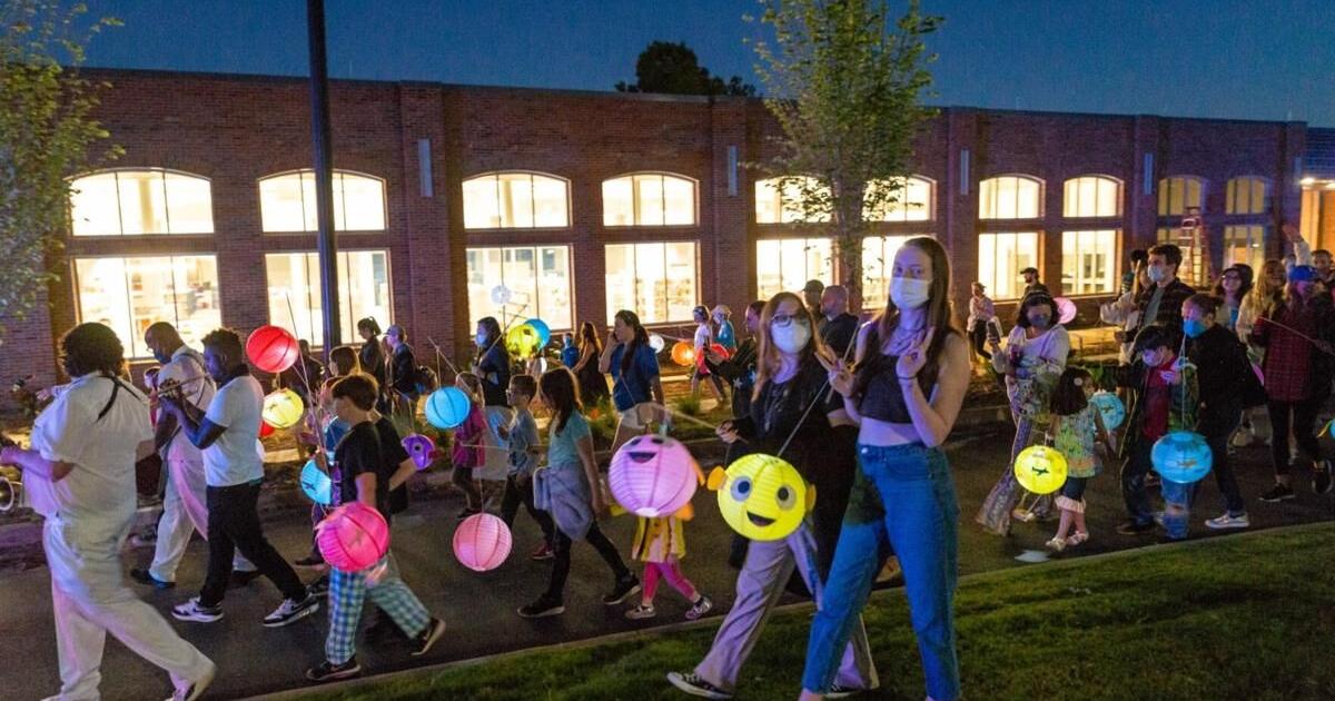 PHOTOS: Scenes from Duluth's Lantern Parade | News | gwinnettdailypost.com