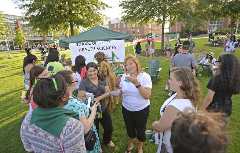 GGC welcomes new students with ‘March Through the Arch’ | News ...