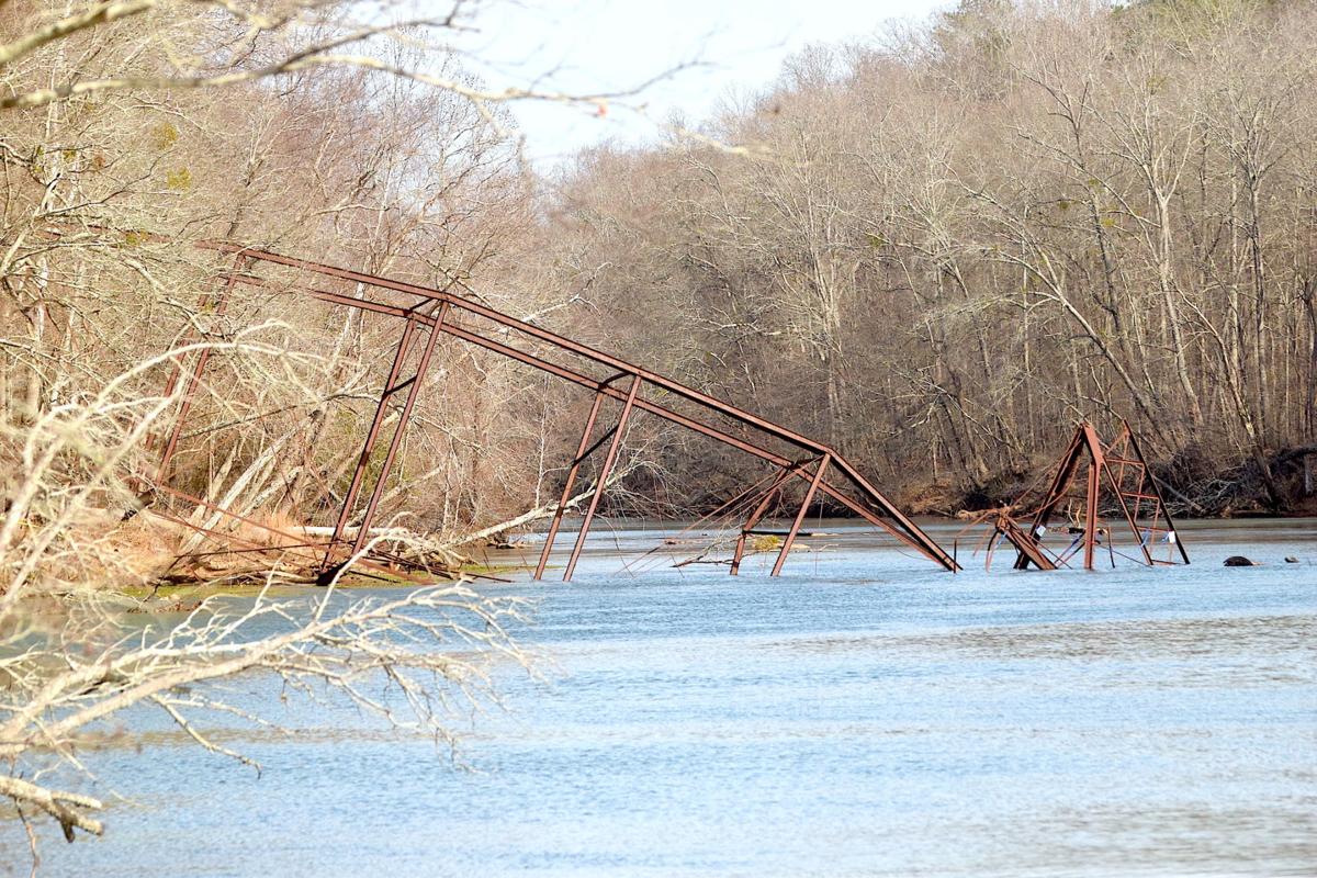 Piece of history lost after Jones Bridge collapses into Chattahoochee ...
