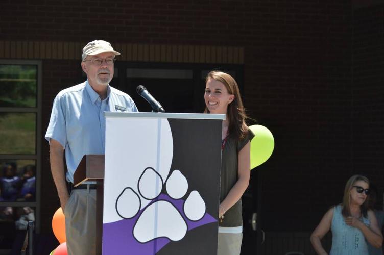 Chesney Elementary celebrates use of summer bookmobile from Rick Case ...