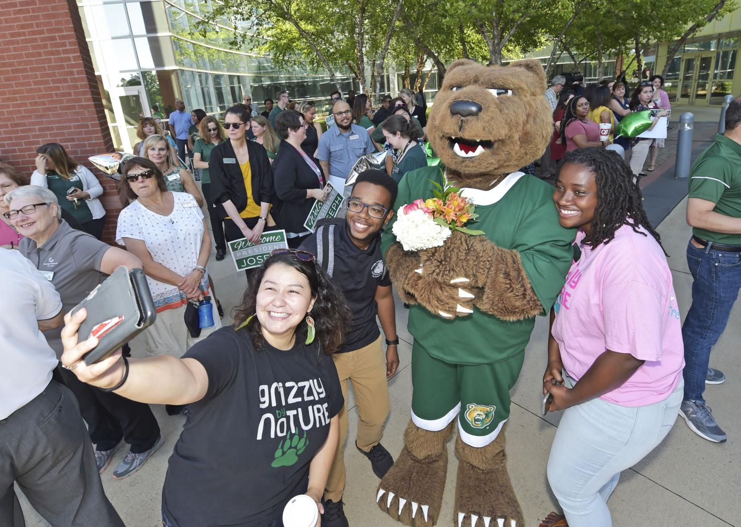 PHOTOS: Georgia Gwinnett College welcomes new president | Multimedia | gwinnettdailypost.com