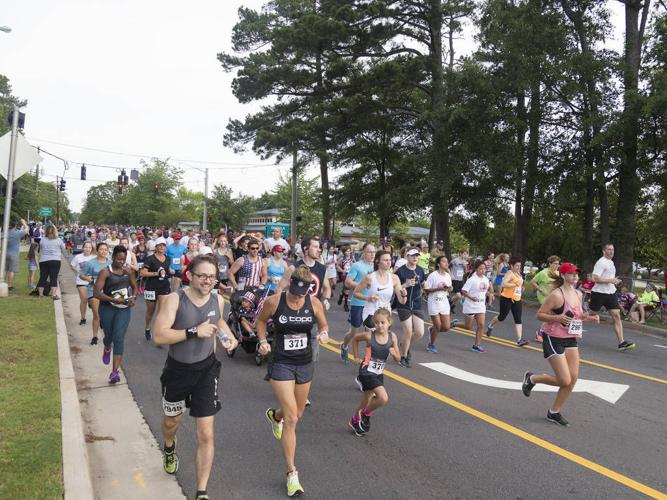 Thousands celebrate Memorial Day at annual parade in Dacula | News ...