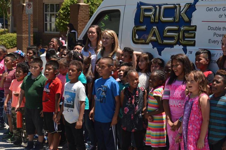 Chesney Elementary celebrates use of summer bookmobile from Rick Case ...