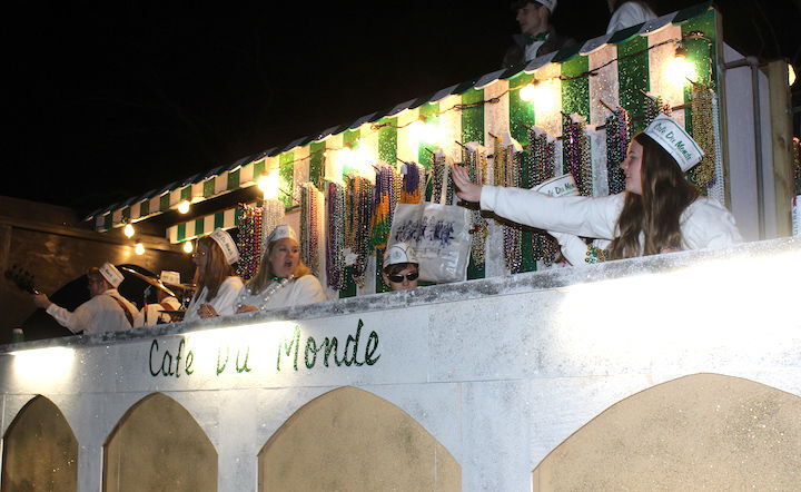 Damp day doesn't stop Krewe of Omega | News | hammondstar.com