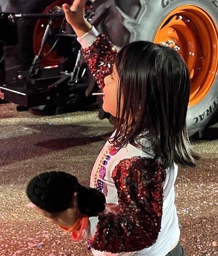 Hammond 'lions up' for Christmas parade | News | hammondstar.com