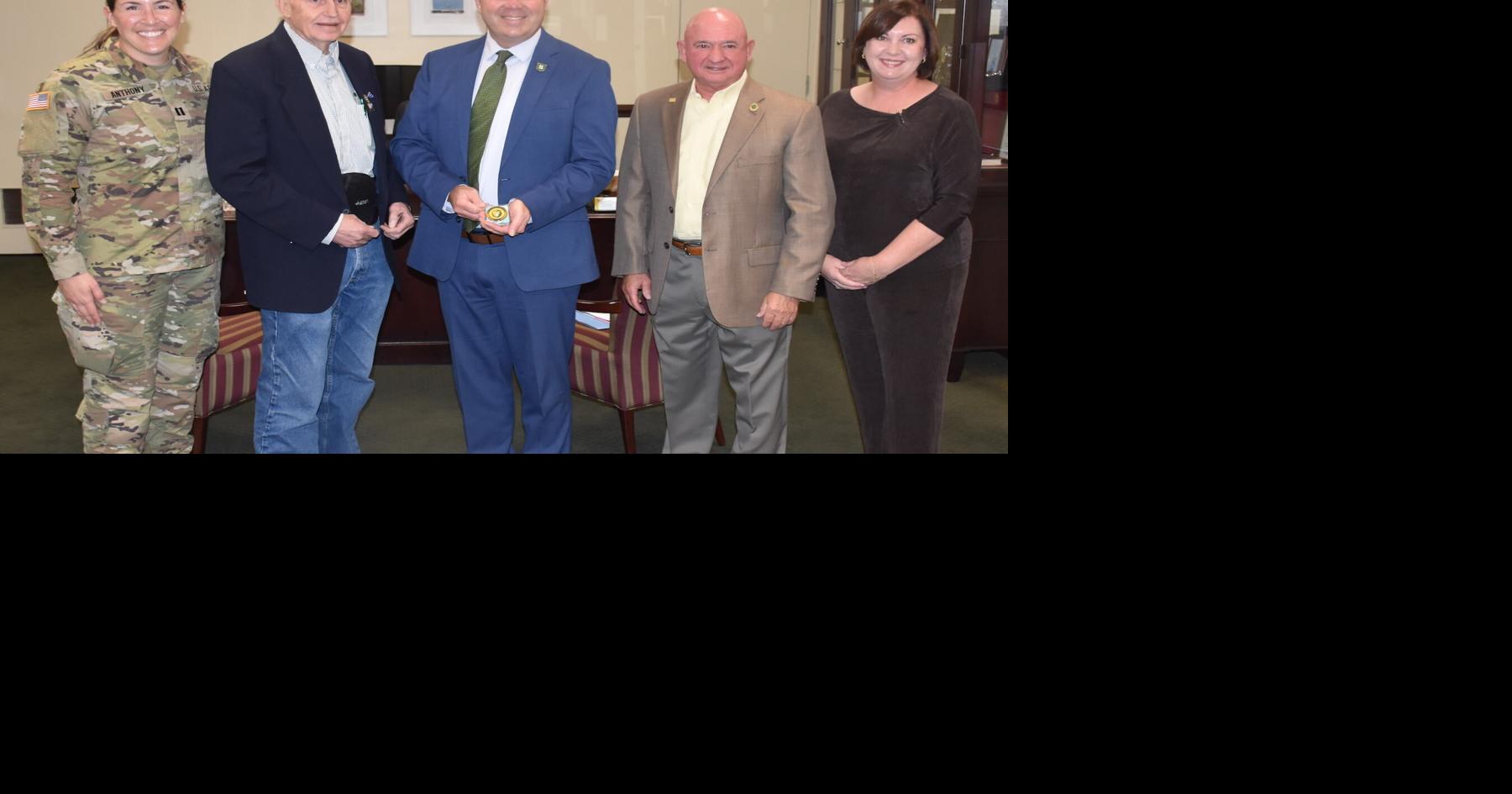 Wainwright presented with challenge coin | News | hammondstar.com