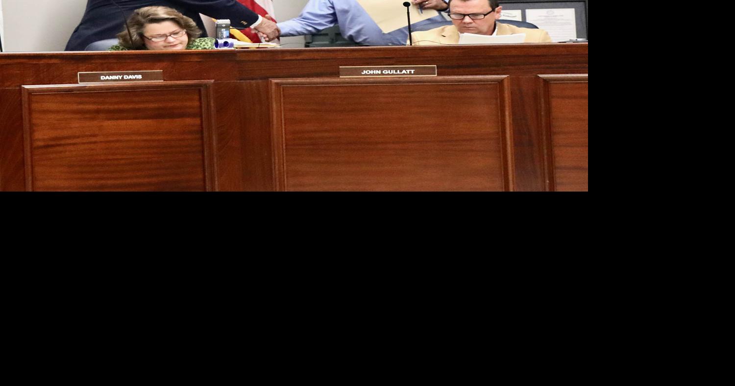 School board extends contract, boosts pay for Gullatt | Local/State ...