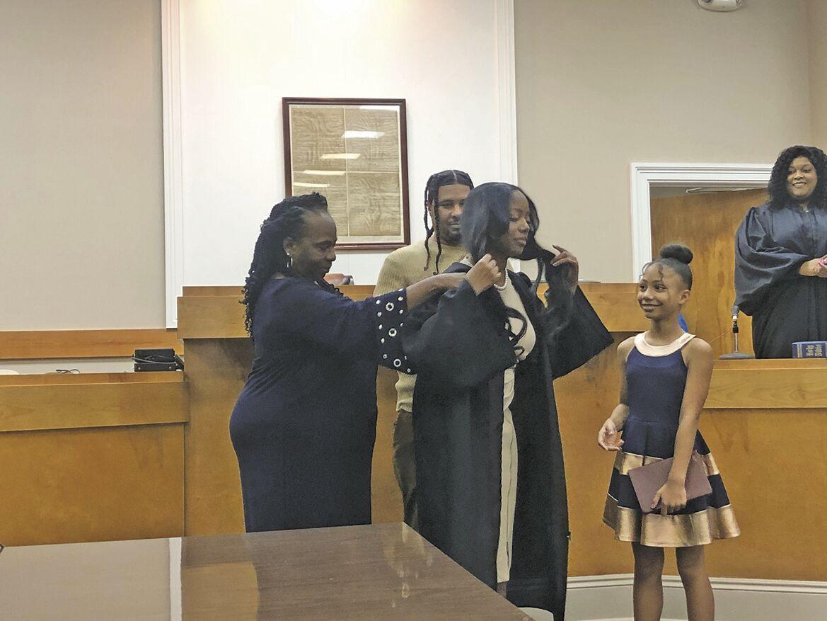 Walker sworn in as Vidalia judge | News | hannapub.com