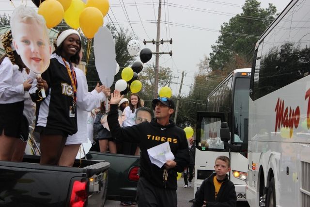 Neville Nation sees the Tigers off to New Orleans | The Ouachita ...