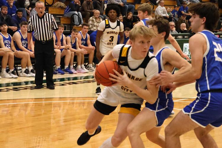 Rumble on the River: Mayfield gets into rhythm as Monroe City stifles ...