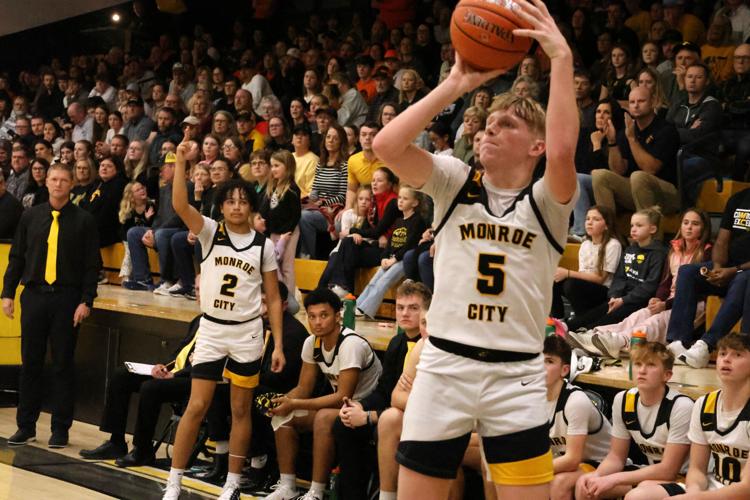 Titletown: DeGrave delivers to help Monroe City claim 27th home ...