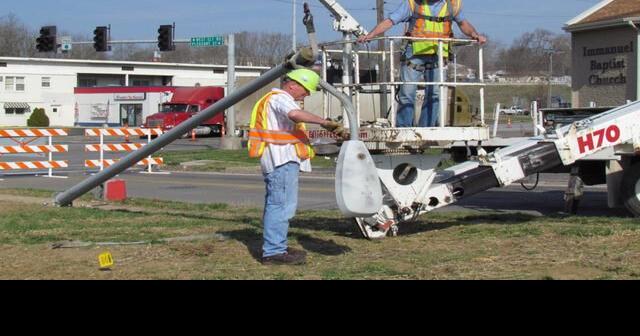 Bringing down light pole | Article | hannibal.net