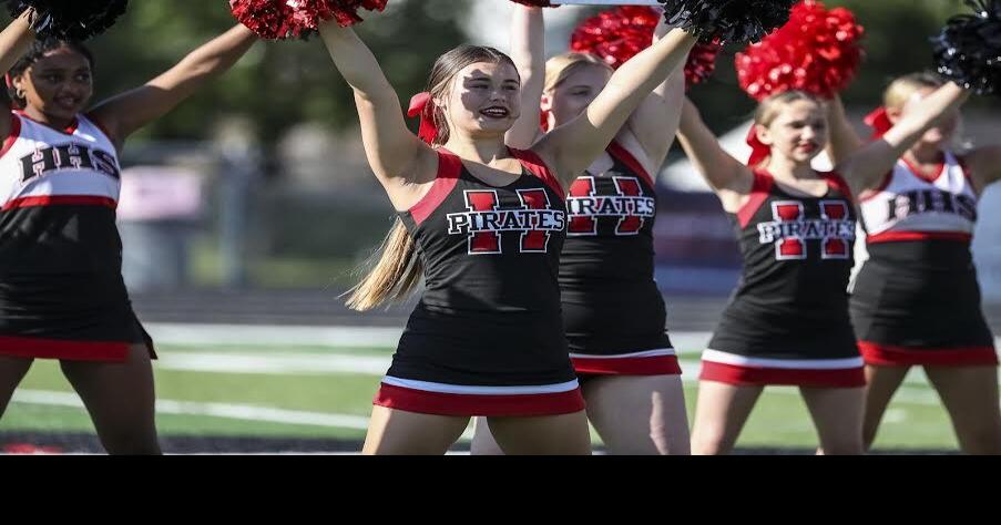 Meet the Pirates: Cheerleaders and Pirate Line | Multimedia | hannibal.net
