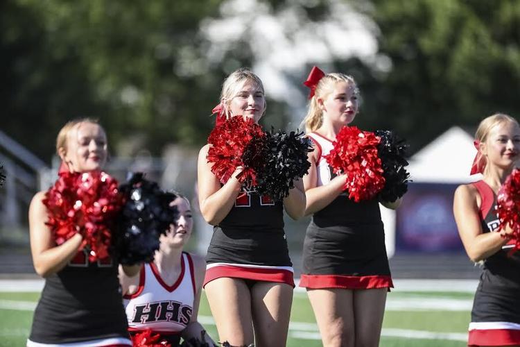 Meet the Pirates: Cheerleaders and Pirate Line | Multimedia | hannibal.net