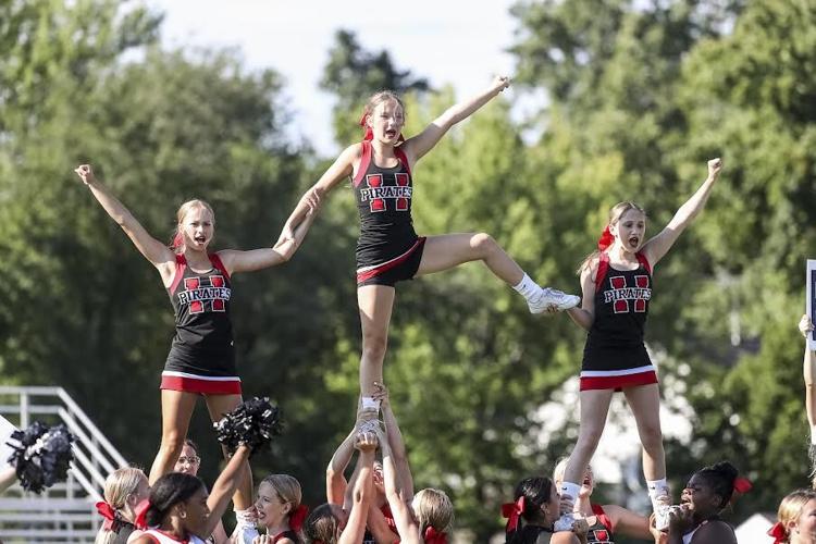 Meet the Pirates: Cheerleaders and Pirate Line | Multimedia | hannibal.net