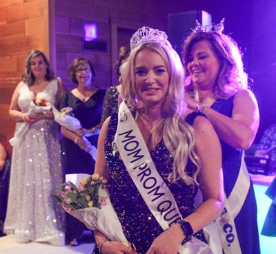 Jamie McCoy is crowned queen at United Way’s Mom Prom | News | hannibal.net