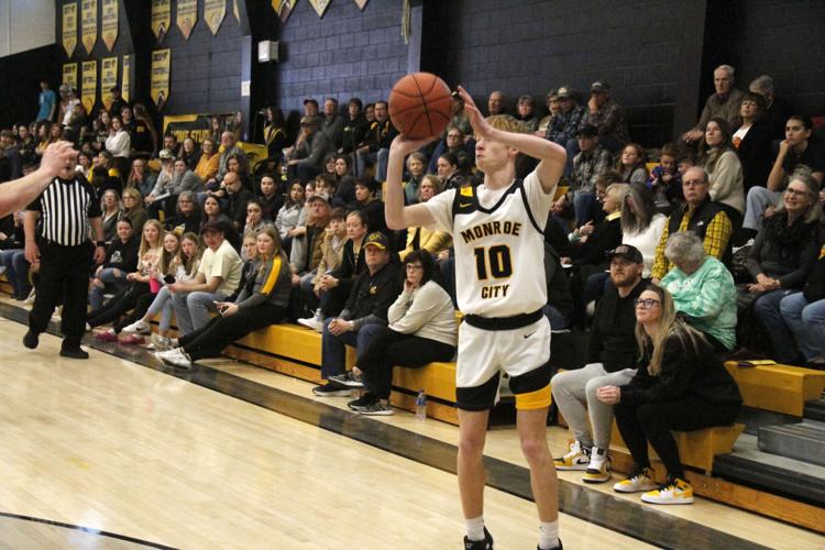 Panthers seize momentum during fourth quarter in win over Macon ...