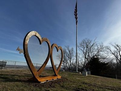 Lover's Leap welcomes locks of love | News | hannibal.net