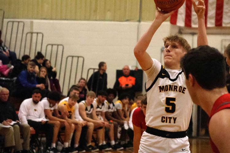 Smyser's 3-point shooting lifts Monroe City to district semifinal win ...