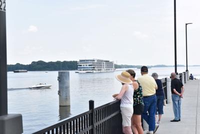 Warm welcome extended to visiting riverboats | News | hannibal.net