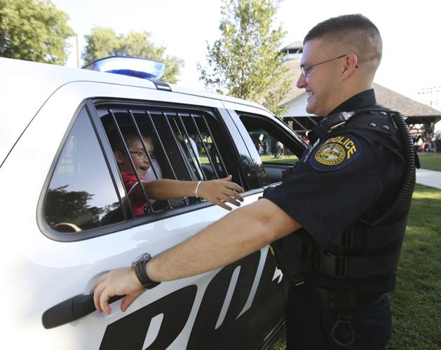 Officers win doughnut eating relay | News | hastingstribune.com