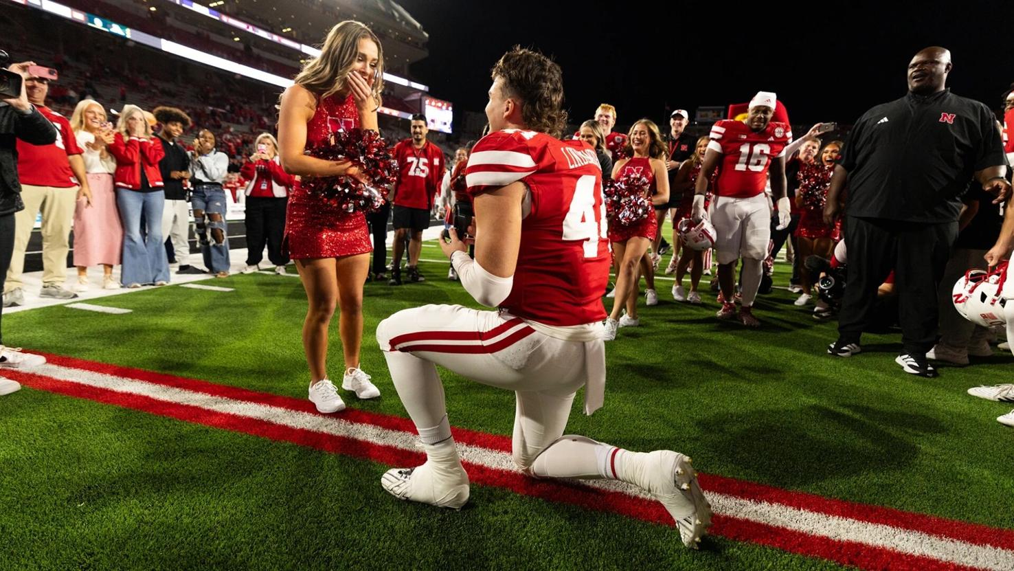 Nebraska DL Cam Lenhardt plays against Akron after hand surgery; Lindenmeyer stamps night with ...