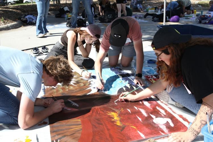 High school art students gather at Hastings College for mural ...