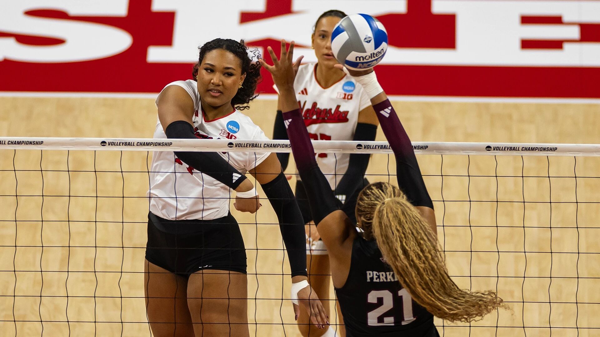 Nebraska volleyball's season is over. What went wrong for the Huskers ...