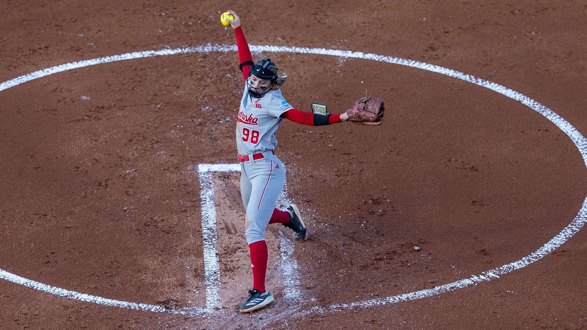 Nebraska takes Game 1 over No. 7 Tennessee in Super Regional, sits one ...