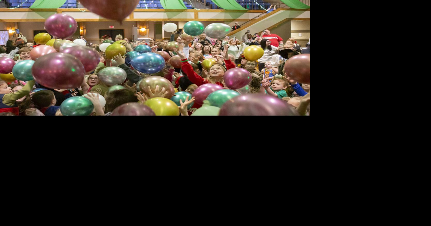 Kids ring in new year with balloon drop | News | hastingstribune.com