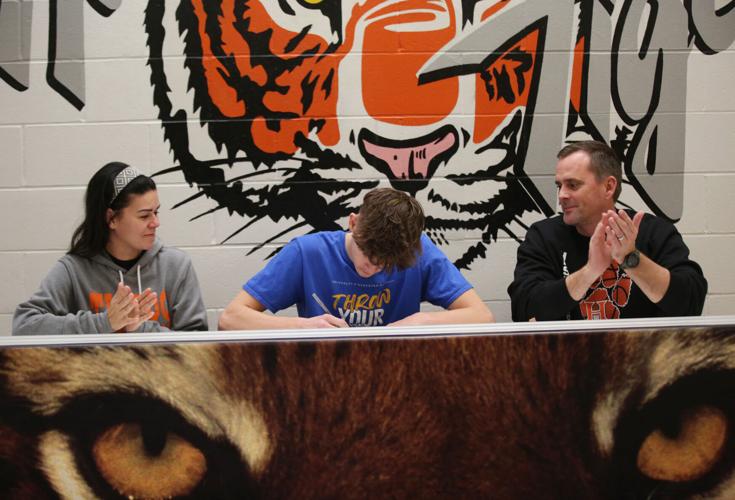 Schmidt finds 'home away from home' with Nebraska-Omaha softball team ...