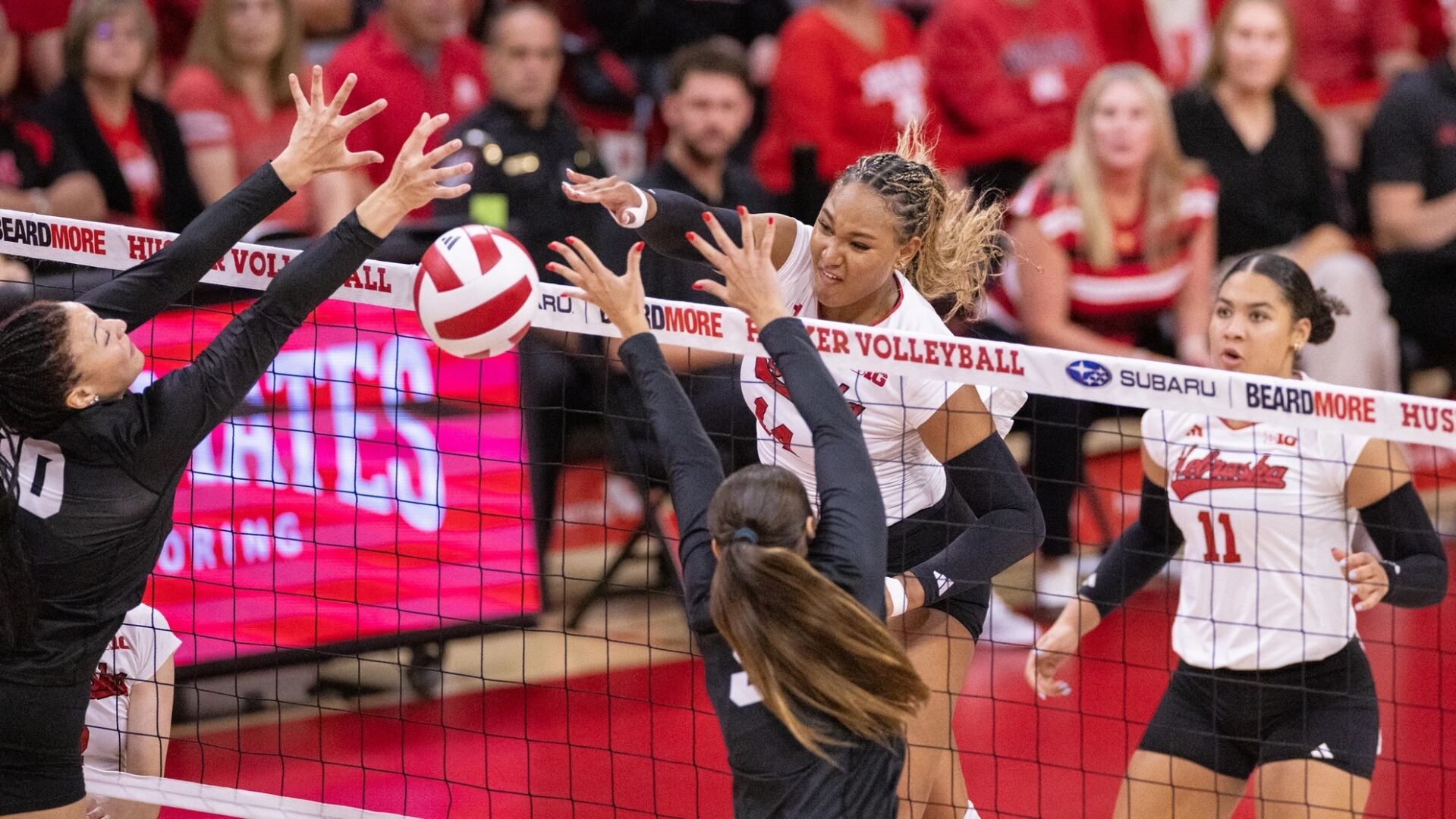 Manaia Ogbechie shines in first start for Nebraska volleyball | Husker Red Zone ...