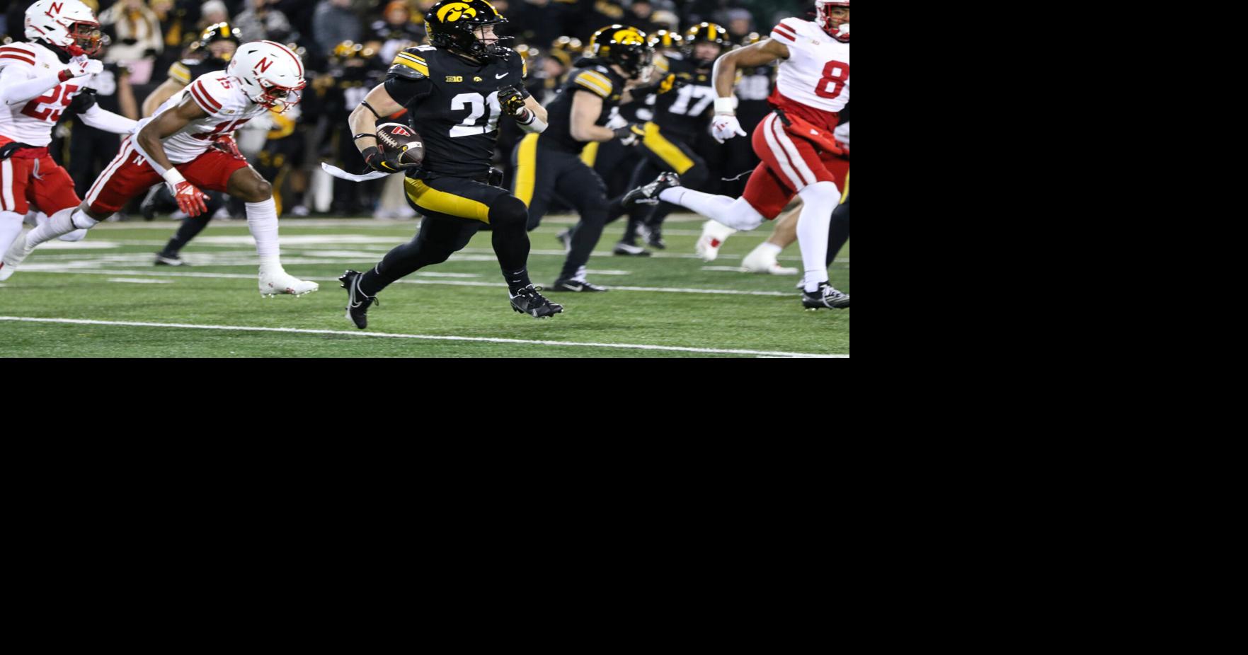 Kaden Wetjen Wins Jet Award Football