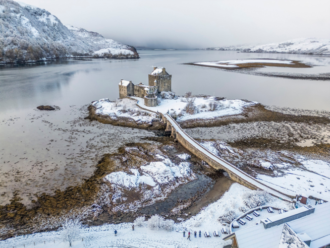 Snow covered Scottish castle looks like winter wonderland | National ...
