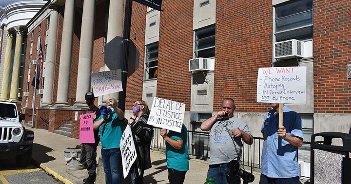 Family protests outside HPD, courthouse | News | hazard-herald.com