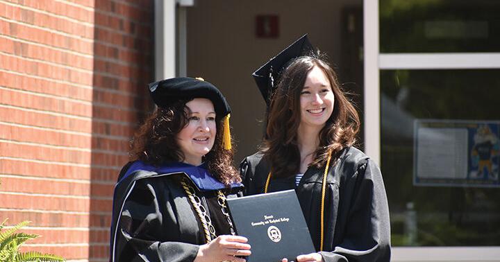 HCTC graduates honored with in-person ceremonies | News | hazard-herald.com