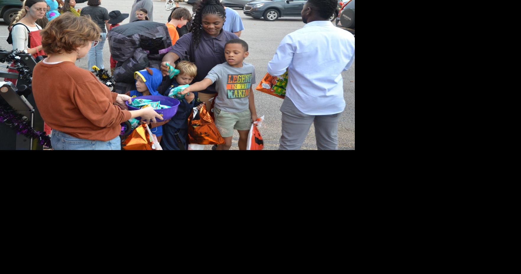Perry Memorial Library celebrates fall festival | Archives ...