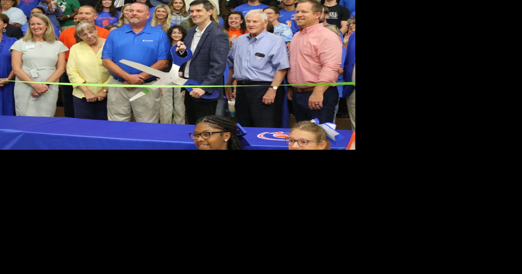 KVA cuts ribbon on 'Bob Walker Court' | Archives | hendersondispatch.com