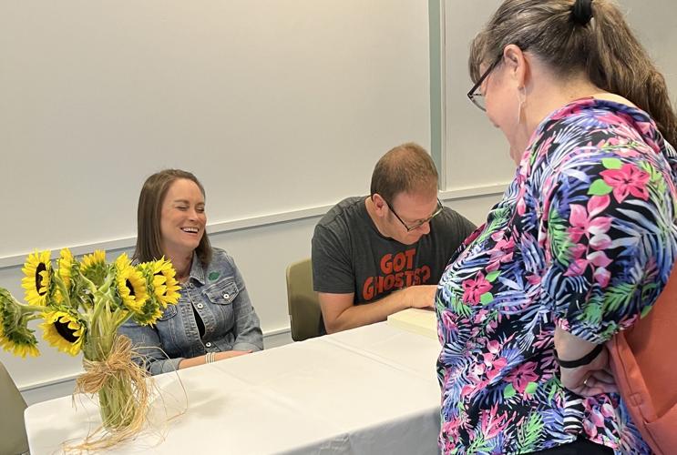 Bean signs, sells 170 books | Archives | hendersondispatch.com