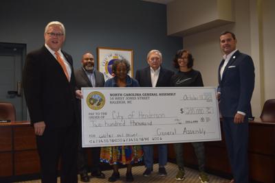 Sossamon presents city with $200,000 | Archives | hendersondispatch.com