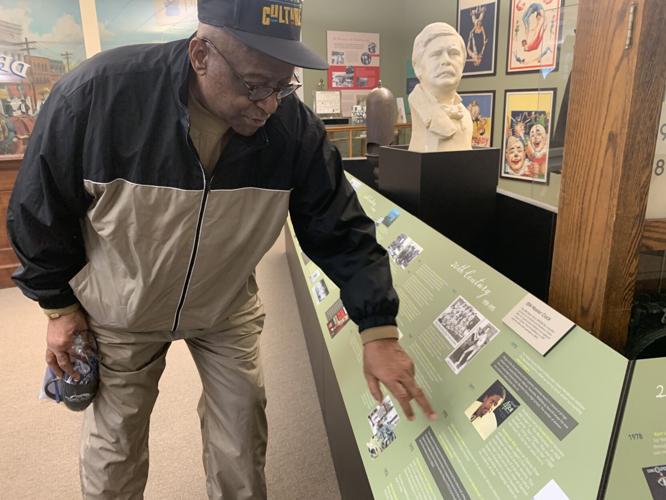 Rasheed reads to kids | Archives | hendersondispatch.com