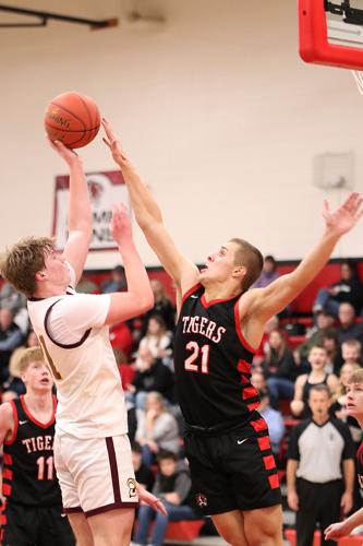 BOYS BASKETBALL: Tigers defeat Hubmen by seven | BELLE PLAINE SPORTS ...
