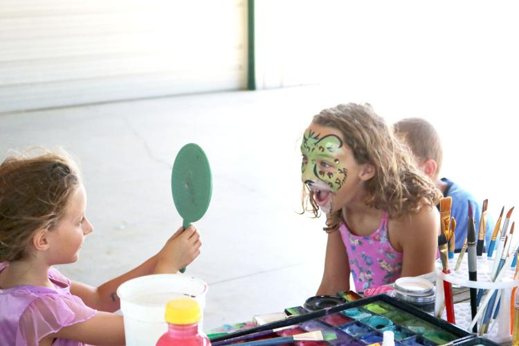 Heat stops the hummers, but not the crowds at annual Hurrah | Arts ...