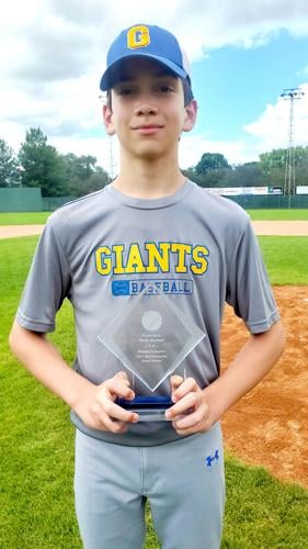 Brody Maxwell receives Brogan Schaefer Sportsmanship Award | News ...